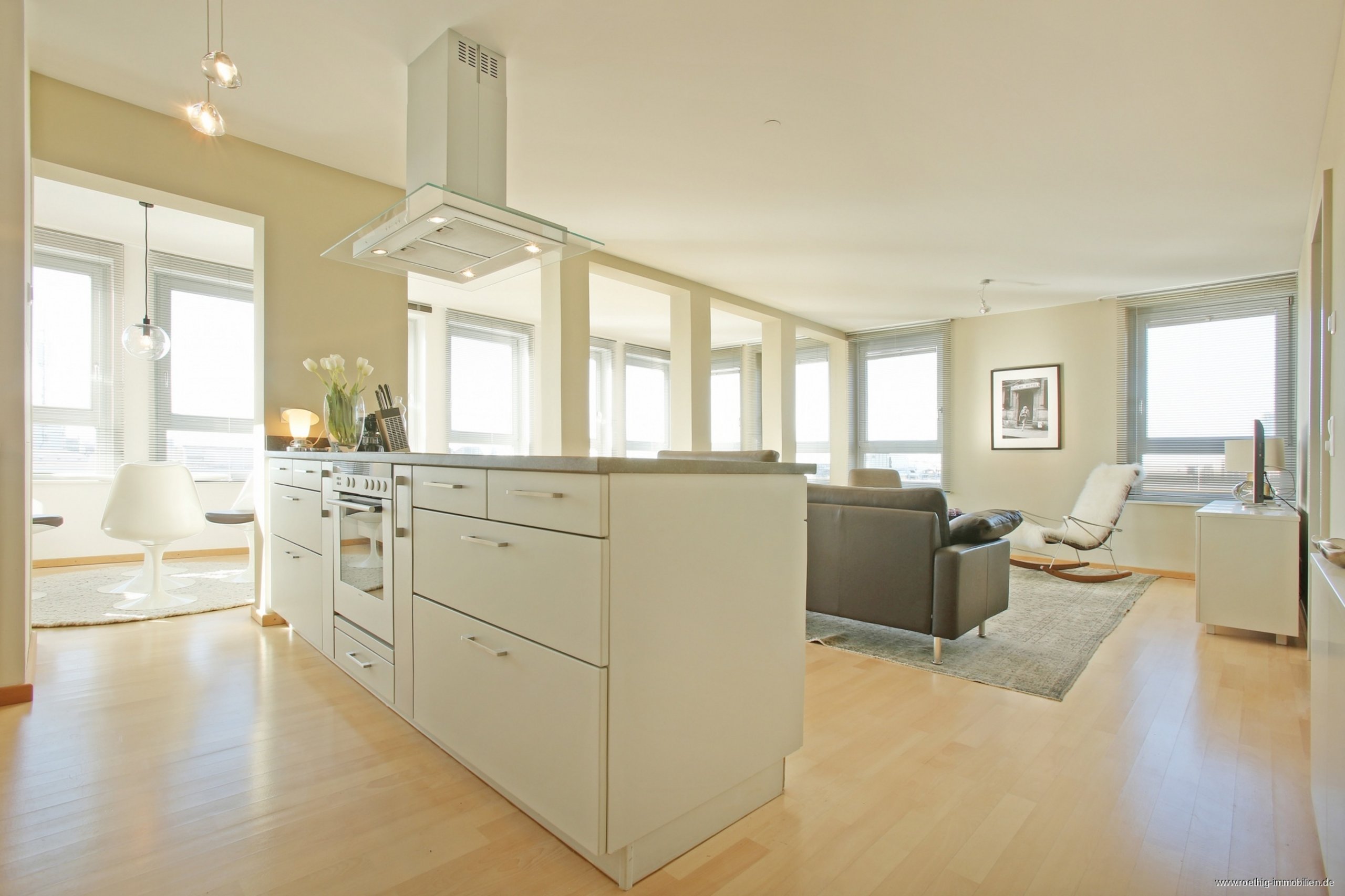 Moderne exklusiv möblierte 2-Zimmer-Wohnung mit Loftcharakter an der ... Moderne exklusiv möblierte 2-Zimmer-Wohnung mit Loftcharakter an der ...