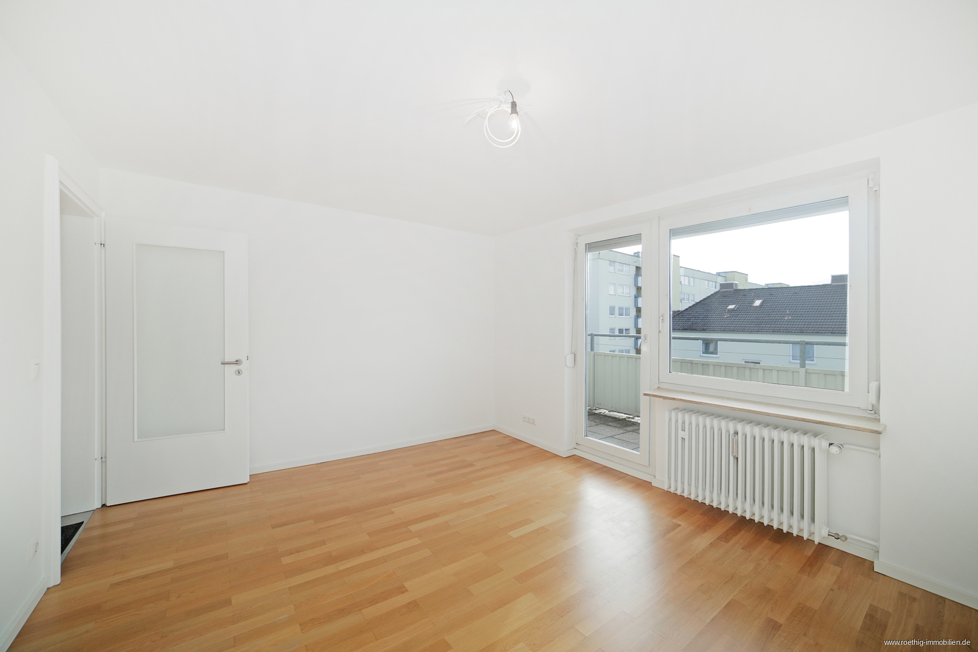Helle 2 5 Zimmer Galerie Wohnung Mit S D Balkon