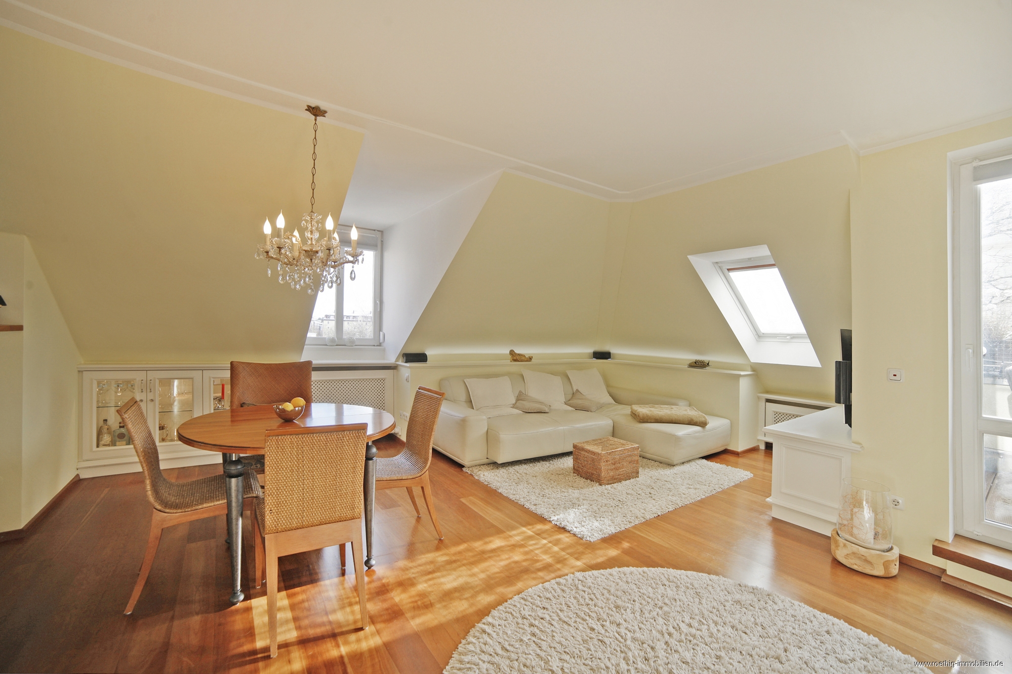 Moderne Sehr Helle 4 Zimmer Wohnung Mit Dachterrasse